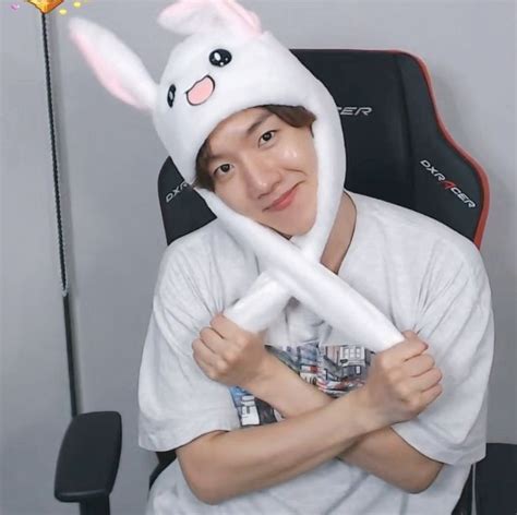 Pin By Chens Light On EXO Live Broadcasts Baekhyun Byun Baekhyun Babe Bands