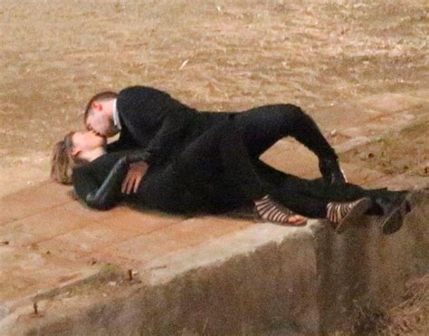 Pics Robert Pattinson Sex Scenes Love On Screen With Kristen Stewart More Hollywood Life