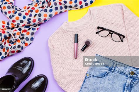 여자 세련 된 따뜻한 의류 컬렉션입니다 평면 위치 최고 보기 0명에 대한 스톡 사진 및 기타 이미지 0명 가을 가죽 Istock