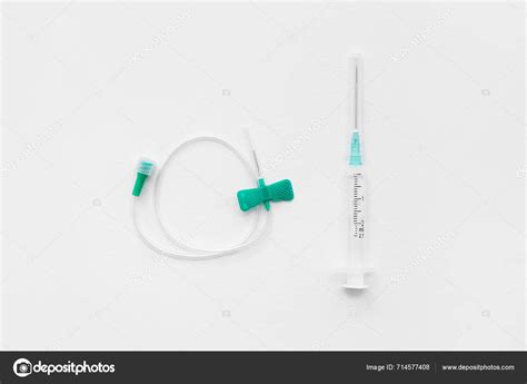 Пустой Шприц Катетером Белом Фоне — Стоковое фото © serezniy #714577408
