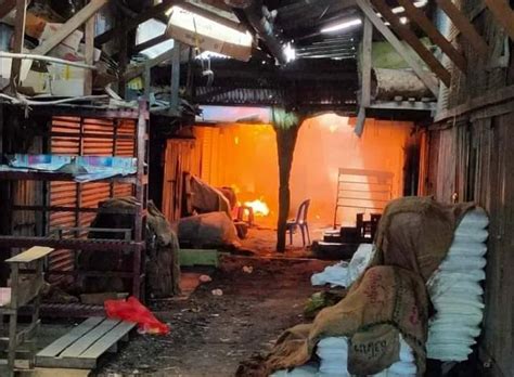 စစ်ကောင်စီက ပစ်ခတ်လိုက်သည့်လက်နက်ကြီးကျ၍ ပုဏ္ဏားကျွန်းမြို့မဈေး မီးအပြင်းအထန်လောင်နေ