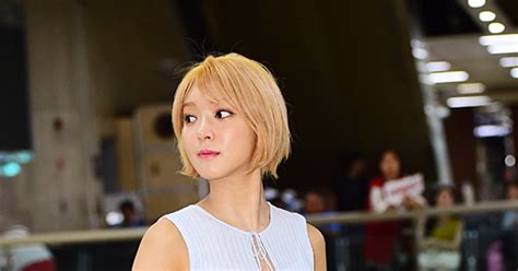 [포토엔]aoa 초아 숨쉬기도 힘든 초밀착 스키니진 입고 공항패션