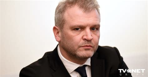 Fiļs Tiesas Ceļā No Bijušās Sievas Piedzen Gandrīz Divus Miljonus Eiro Un Divus Porsche Auto