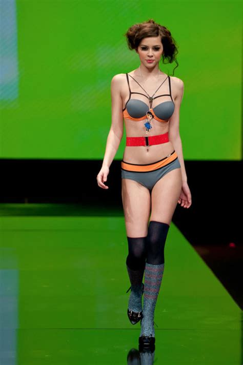 Naked Madalina Pica In Vh1 Fashion Awards