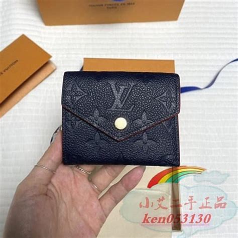 二手 Lv 路易威登 Zoé M62935 黑色 三折壓紋短夾 皮夾 錢夾 錢包 M58880海軍藍 免運 蝦皮購物