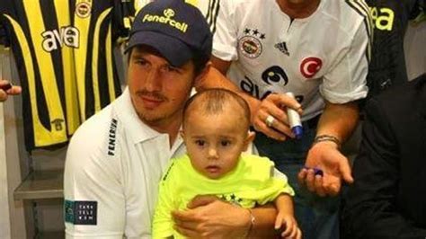 Cezalı Emre Imza Dağıttı Fanatik Gazetesi Fenerbahçe Fb Haberleri Spor