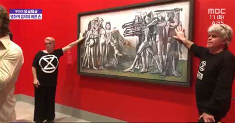 [와글와글] 기후 위기 대응해야 피카소 명화에 접착제 바른 손