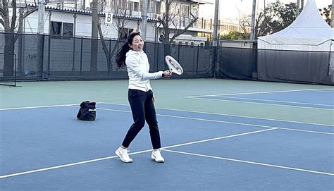テニスのプロに聞くフォアハンドとバックハンドのやり方！両手・片手で打つメリットデメリットやプレーのコツ Dcマガジン