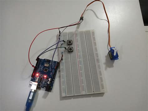 Controling Servo Motors With Buttons And Arduino