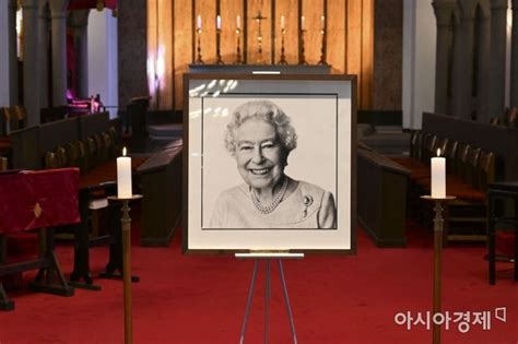 [포토] 엘리자베스 2세 여왕의 초상 아시아경제