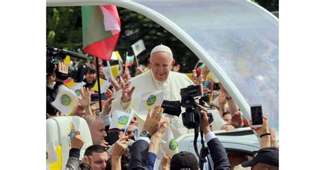 Папа Франциск в София Българите сте здрав народ градете мир сейте добро Галерия