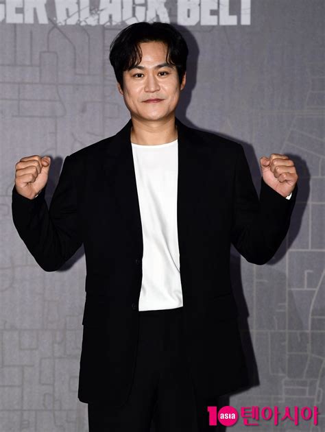 김성균 힘차게 파이팅ten포토 텐아시아