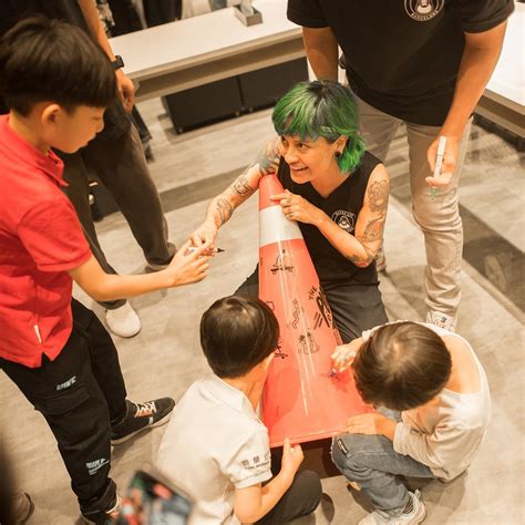 The Pushing The Pushing Class 滑板教學 Skateboarding Lessons