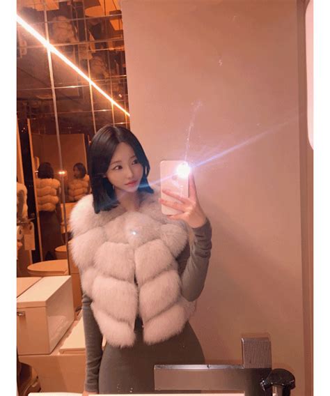 실버 당일 백화점 납품 최상급 로얄 사가폭스 크롭 폼폼이 퍼 베스트 유럽산 에이블리