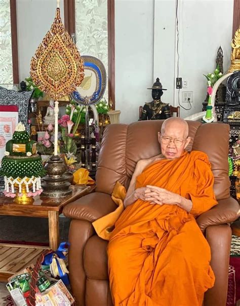 ขอกราบถวายความอาลัย พระเดชพระคุณ วัดศรีชมภูองค์ตื้อ Facebook