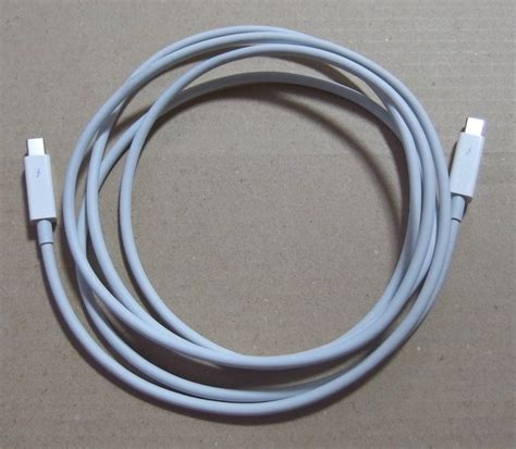 Yahooオークション Apple Thunderboltケーブル 2m A1410