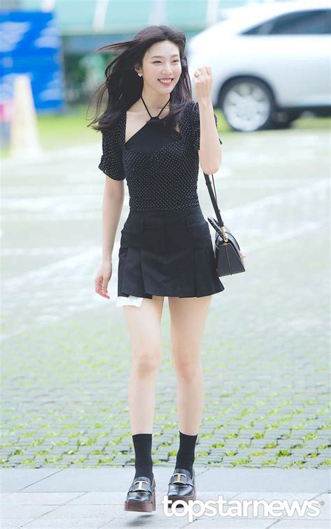 Pin By 年輝 陳 On Quick Saves In 2025 Red Velvet Joy Red Velvet Velvet