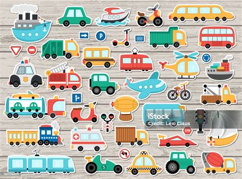 큰 벡터 운송 스티커 세트입니다 재미있는 버스 자동차 보트 트럭으로 패치 아이콘 모음을 전송합니다 스쿠터 비행기 표지판 기차가 있는 나무 배경에 귀여운 만화 도로 삽화