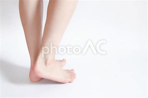 女性の足 No 27568929｜写真素材なら「写真ac」無料（フリー）ダウンロードok