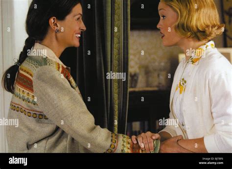 Mona Lisa Smile 2003 Columbia Film With Julia Roberts At Left Stock