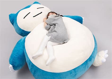 全長約15m、超巨大な「絶対に起こしたいカビゴンクッション」再販！8月発送分が本日21日11時から予約開始 インサイド