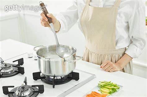 가정주방 주방 음식재료 음식 요리하기 음식준비 레시피 만두 한식 이미지 Jv11974151 게티이미지뱅크
