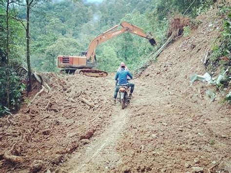 ပန်နန်းဒင်မြို့တွင် တောင်ကျချောင်းရေ တိုက်စားမှုများကြောင့် ပျက်စီးသ