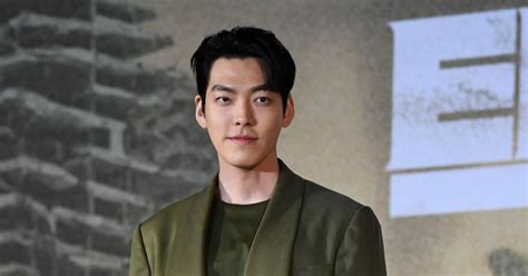 [sc이슈] 소속사도 몰랐는데 김우빈 故송길용 씨 빈소에 보낸 마음