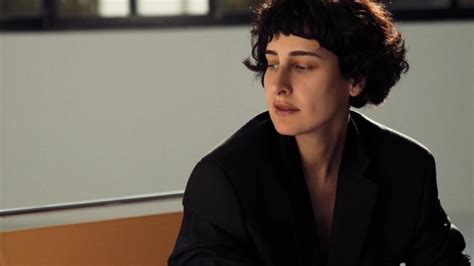 ლელა მებურიშვილის ბრიტანული ცხოვრება Youtube