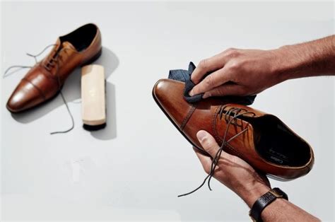 Заключительный этап полировки. После этого обувь будет блестеть | Shoe ...