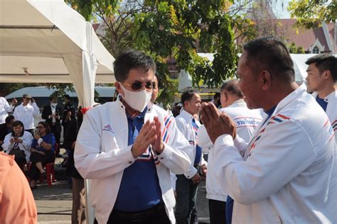 เวทีโคราช รทสช คึกคัก ปชช พรึ่บทยอยฟังปราศรัย รอรับ บิ๊กตู่ มีคลิป