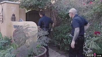 Cop Took The Law In His Own Hands And Solved The Problem On The Spot XNXX COM