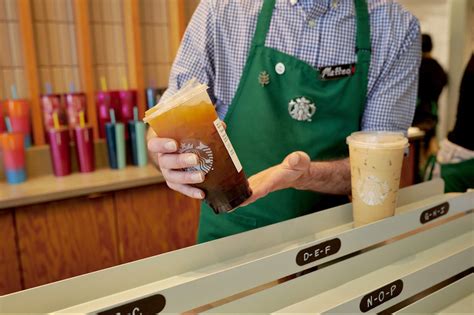 Starbucks Employees Arent Happy With The New Dress Code