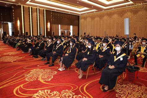 Update៖ សម្តេចតេជោ ហ៊ុន សែន អញ្ជើញប្រគល់វិញ្ញាបនបត្រ សញ្ញាបត្រ ជូនសិក្ខាកាម និងនិស្សិត