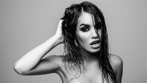 Bordados Y Estilo Princesa Detalles Exclusivos Del Vestuario De Lali