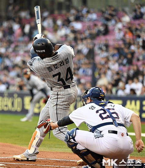 플로리얼 ‘시작부터 안타 Mk포토 Mk스포츠