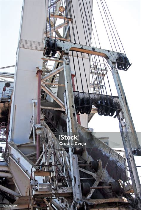 표면 광산에 거대한 굴삭기 굴삭기의 흥미로운 기계 부품 무거운 기계 배경입니다 0명에 대한 스톡 사진 및 기타 이미지 0명 강철 건설 기계류 Istock