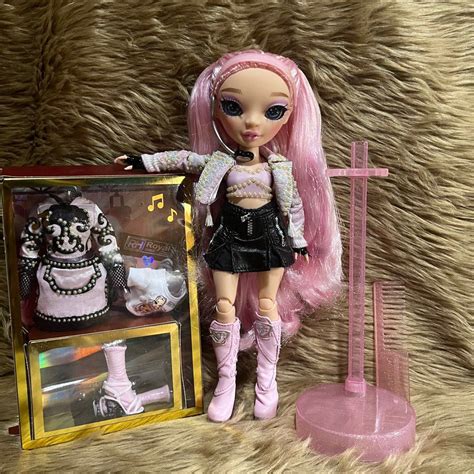 Rainbow High Minnie Choi Rainbow Vision Royal Three Doll Hobbies