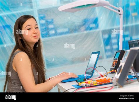 Electronics Class Hi Res Stock Photography And Images Alamy