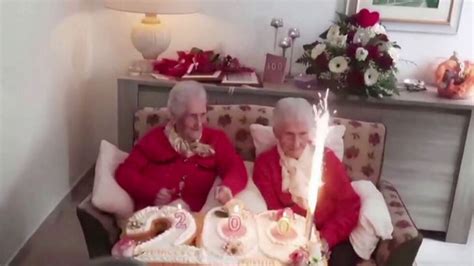 Италиански близначки отпразнуваха заедно 100 ия си юбилей ВИДЕО Nova