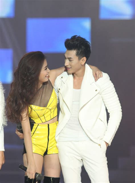 Ho Ng Th Y Linh Qu I Sexy Trong Liveshow U I