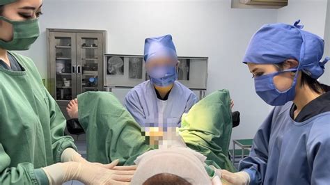 Asian Doctors Gave Handjobs To Their Patients Genitals While Wearing Surgical Gowns