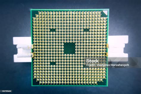 컴퓨터 또는 랩톱 클로즈업의 Cpu 마이크로프로세서 Cpu입니다 반도체 핀 및 커넥터 프로세서의 골드 컬러 접지 근접 촬영 0명에 대한 스톡 사진 및 기타 이미지 Istock