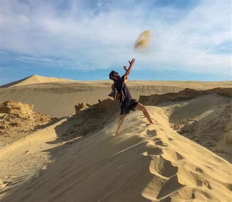 unreal giant sand dunes in new zealand sandboarding bodyboarding the dunes