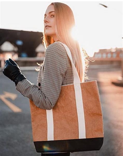 도매 대형 재사용 가능한 맞춤형 로고 인쇄 용지 방수 빨 수있는 찢어짐 방지 크래프트 캔버스 토트 백 면 핸들 포함