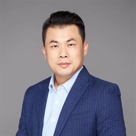 梦天家居屈凡军做客新浪《戴蓓会客厅》，深入探讨家居“高定时代” 知乎