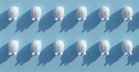 파란색 배경에 흰색 개체의 큰 그룹 사진 Unsplash의 저축 이미지