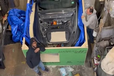 Kocak Youtuber As Ini Rendam Mobil Listrik Di Beras Setelah Kebanjiran