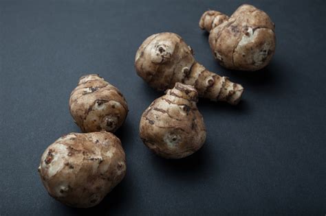 모유 수 유 또는 예루살렘 아 티 초 크 또는 예루살렘 아 티 초 크 에 대 한 괴 경 0명에 대한 스톡 사진 및 기타 이미지 Istock