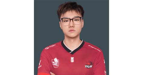 2025年attacker的cs2设置、十字准星、灵敏度和配置：启动选项、视频、鼠标和硬件